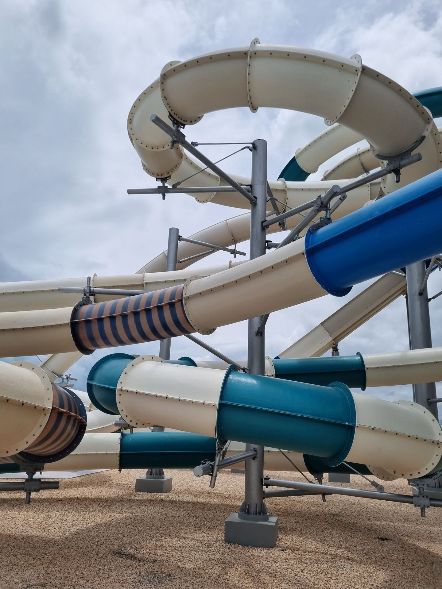 Water Slides & Attractions, Amusement Parks with Water Features